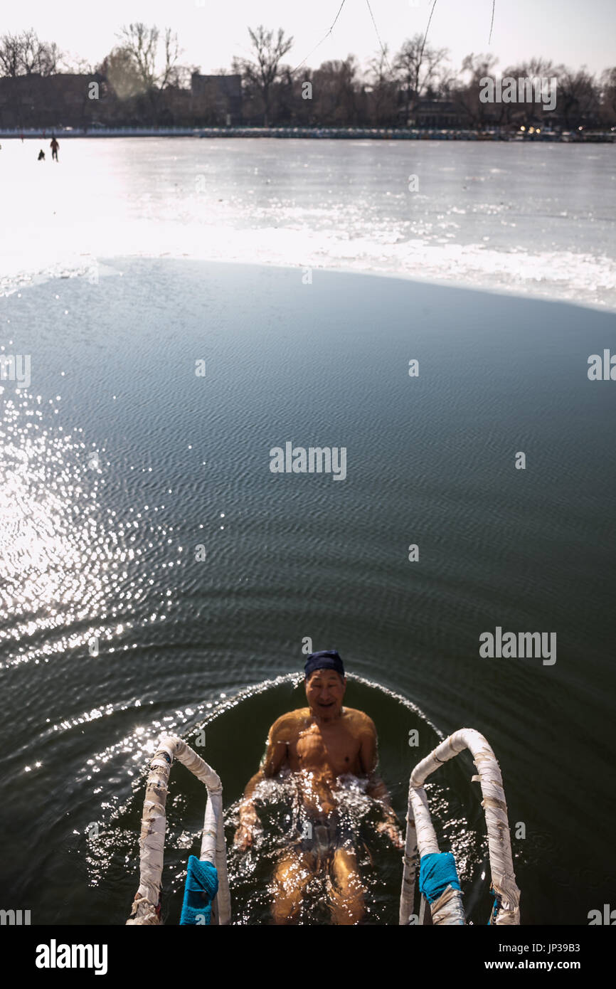 Ice bath challenge hi-res stock photography and images - Alamy