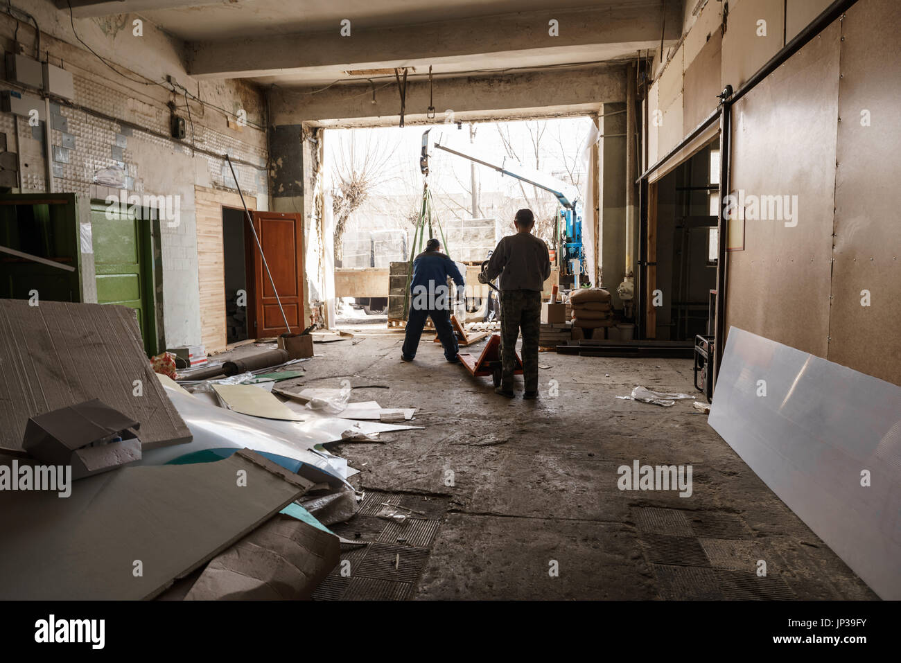 Workers unloading palleted aerated concrete blocks Stock Photo - Alamy