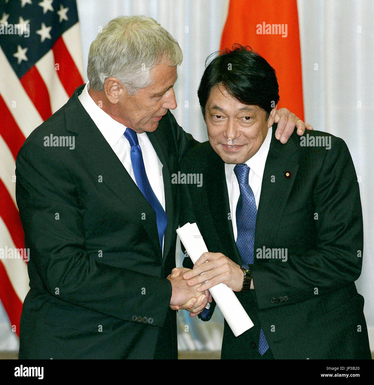 TOKYO, Japan - Japanese Defense Minister Itsunori Onodera (R) and U.S ...