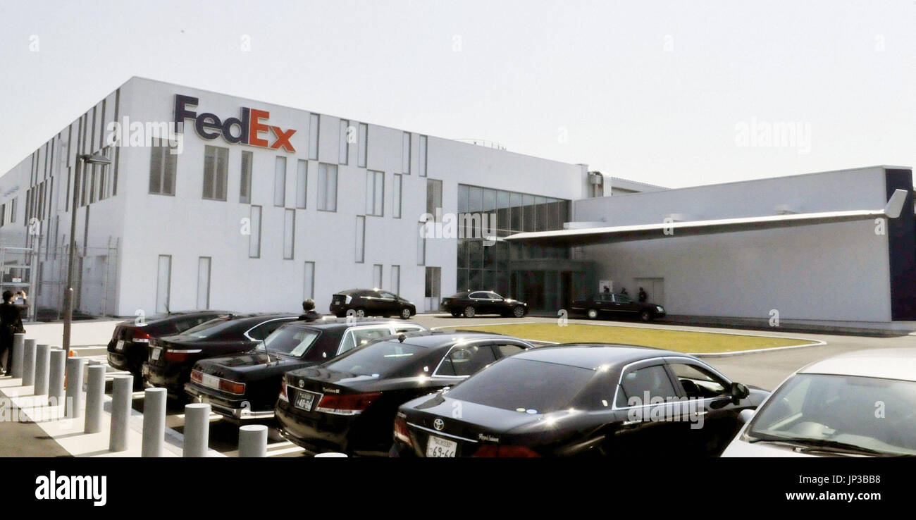 KANSAI AIRPORT, Japan - Photo shows U.S. delivery company FedEx Corp.'s ...
