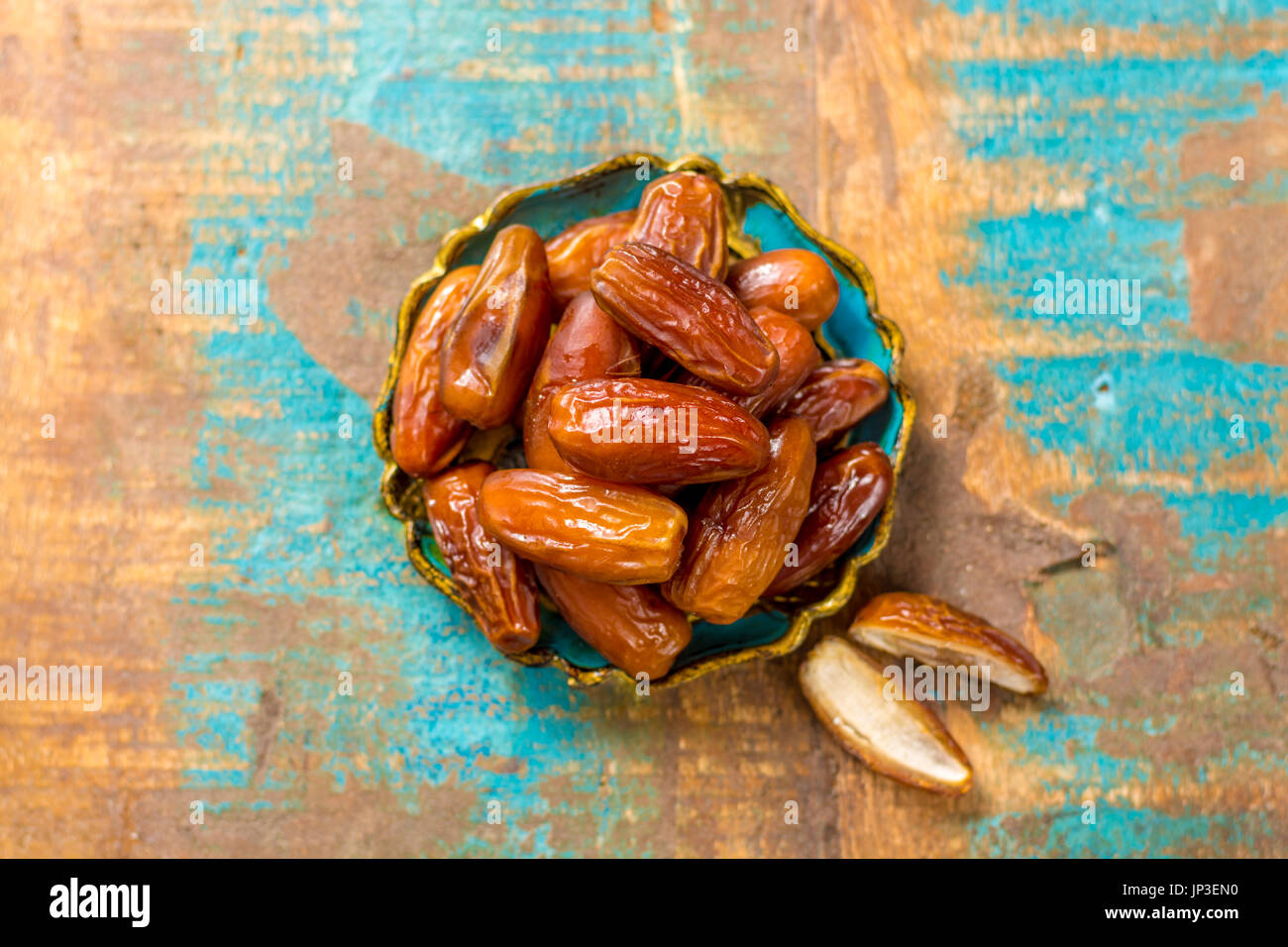 Raw Organic Medjool Dates with pits Ready to Eat Stock Photo - Alamy