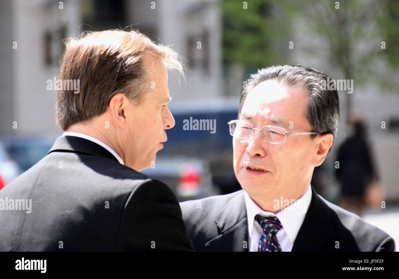 WASHINGTON, United States - Photo shows Wu Dawei (R), Chinese special ...