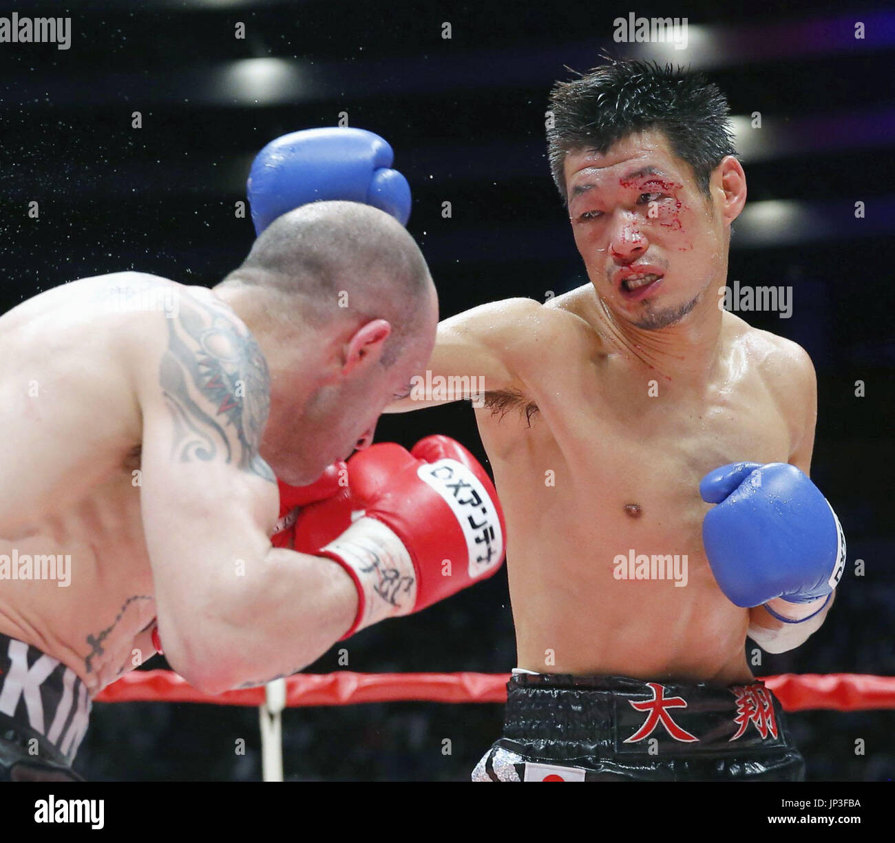 OSAKA, Japan - Champion Kiko Martinez of Spain (L) and Hozumi Hasegawa ...