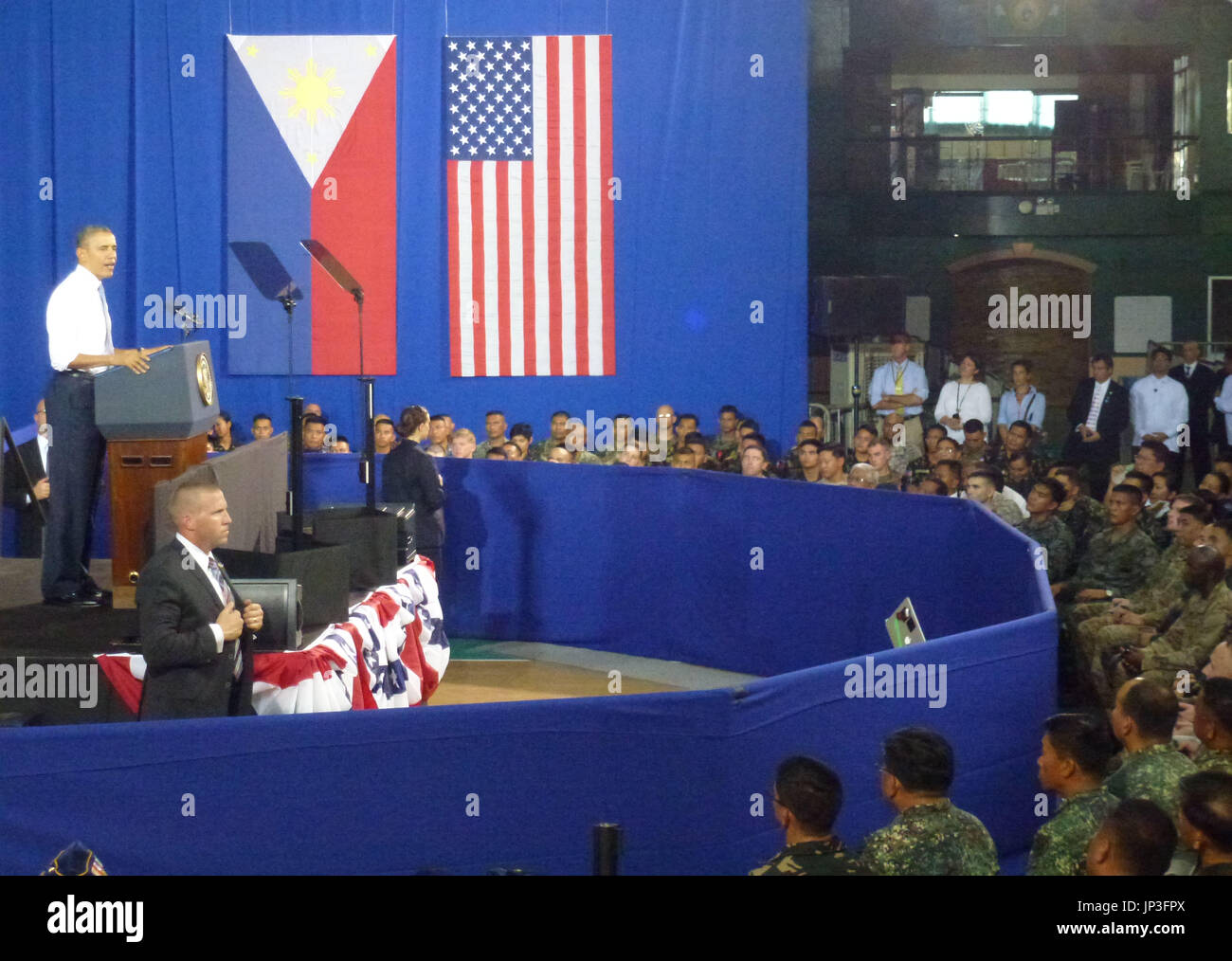 MANILA, Philippines - U.S. President Barack Obama speaks before ...