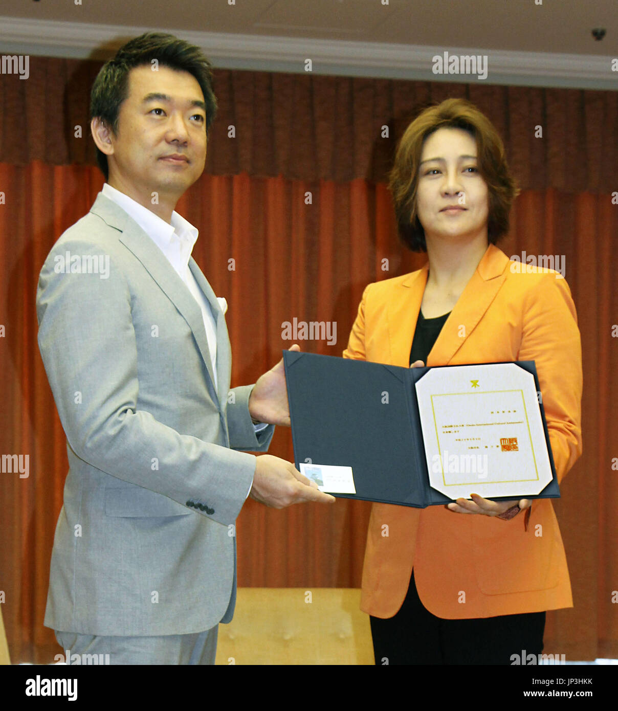 OSAKA, Japan - Osaka Mayor Toru Hashimoto (L) presents conductor Tomomi ...