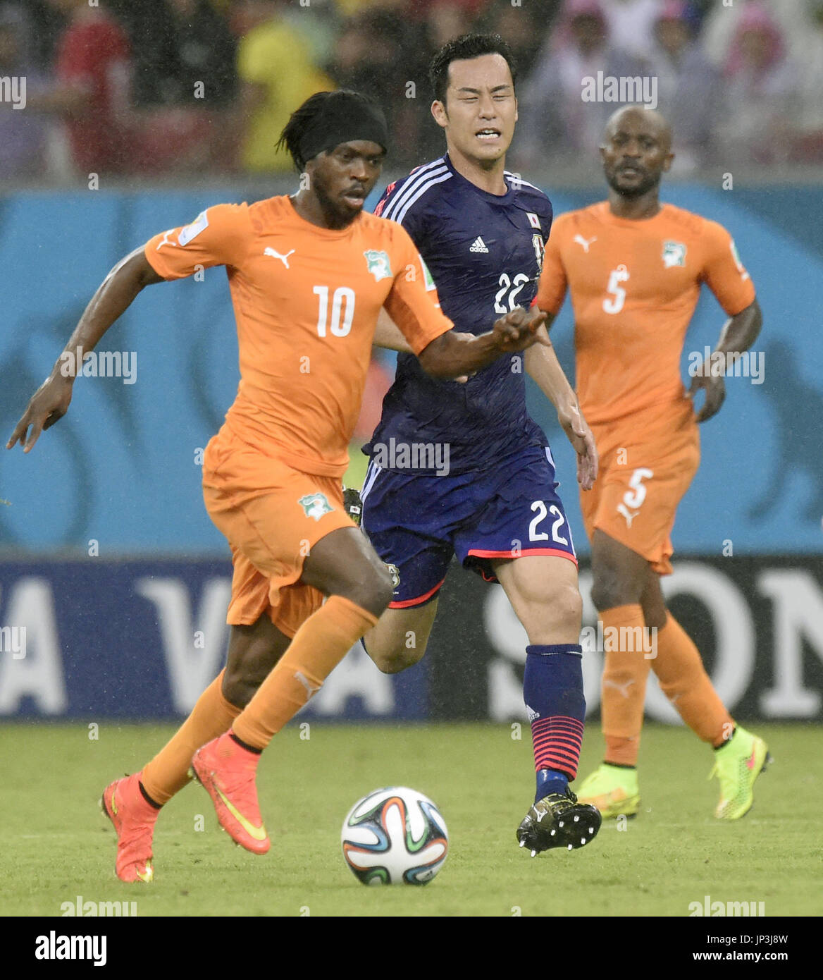 RECIFE, Brazil - Japan's Maya Yoshida (C) chases Gervinho of Ivory ...