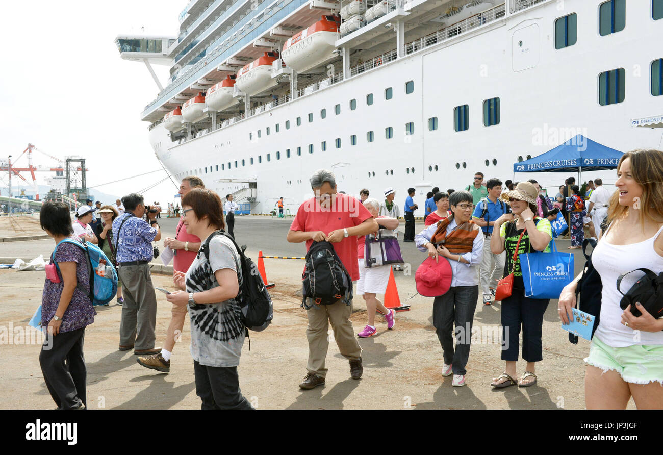 YONAGO, Japan - Passengers are seen going ashore from Diamond Princess ...