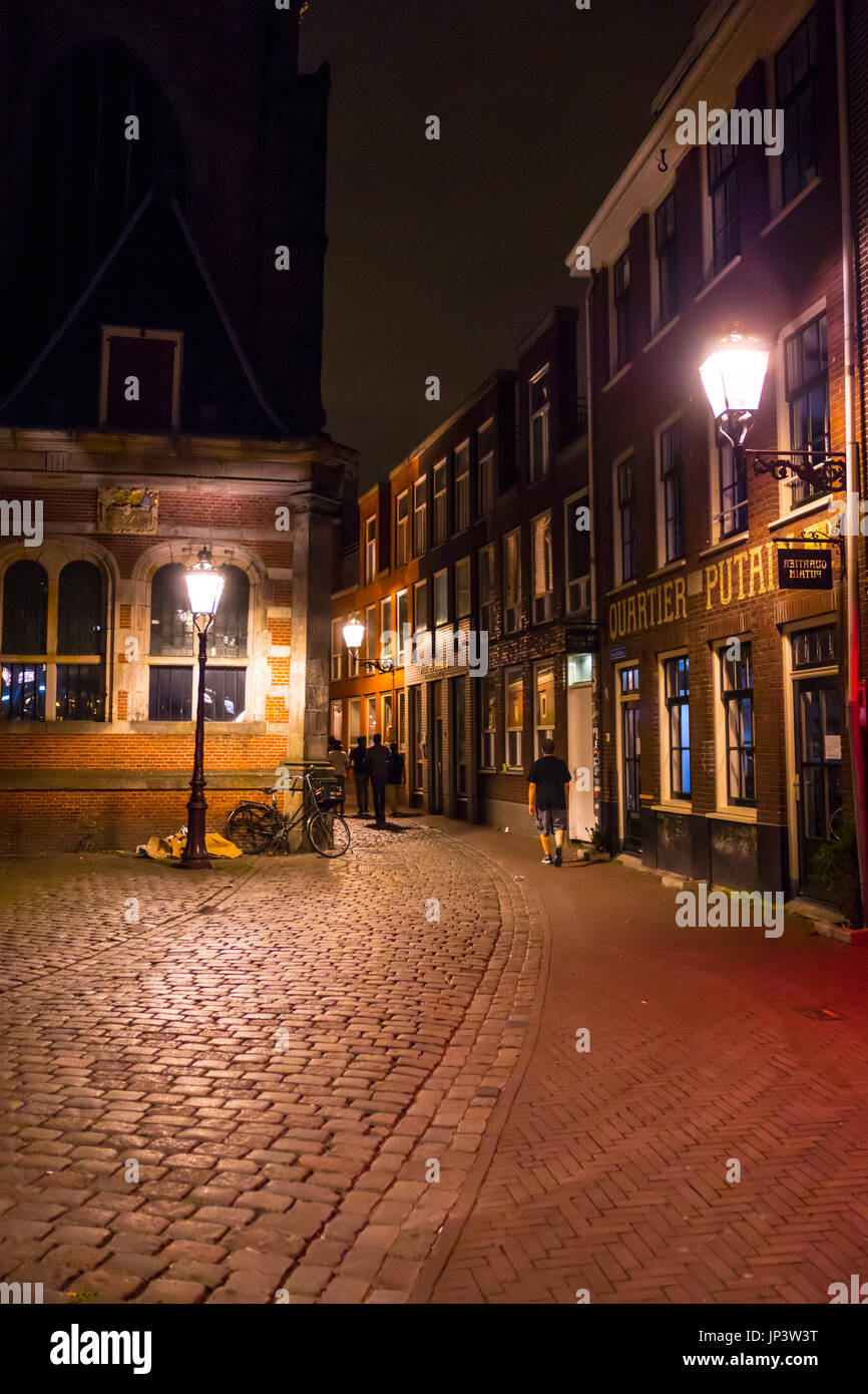 The beautiful small lanes and Sidewalks in the city center of Amsterdam ...