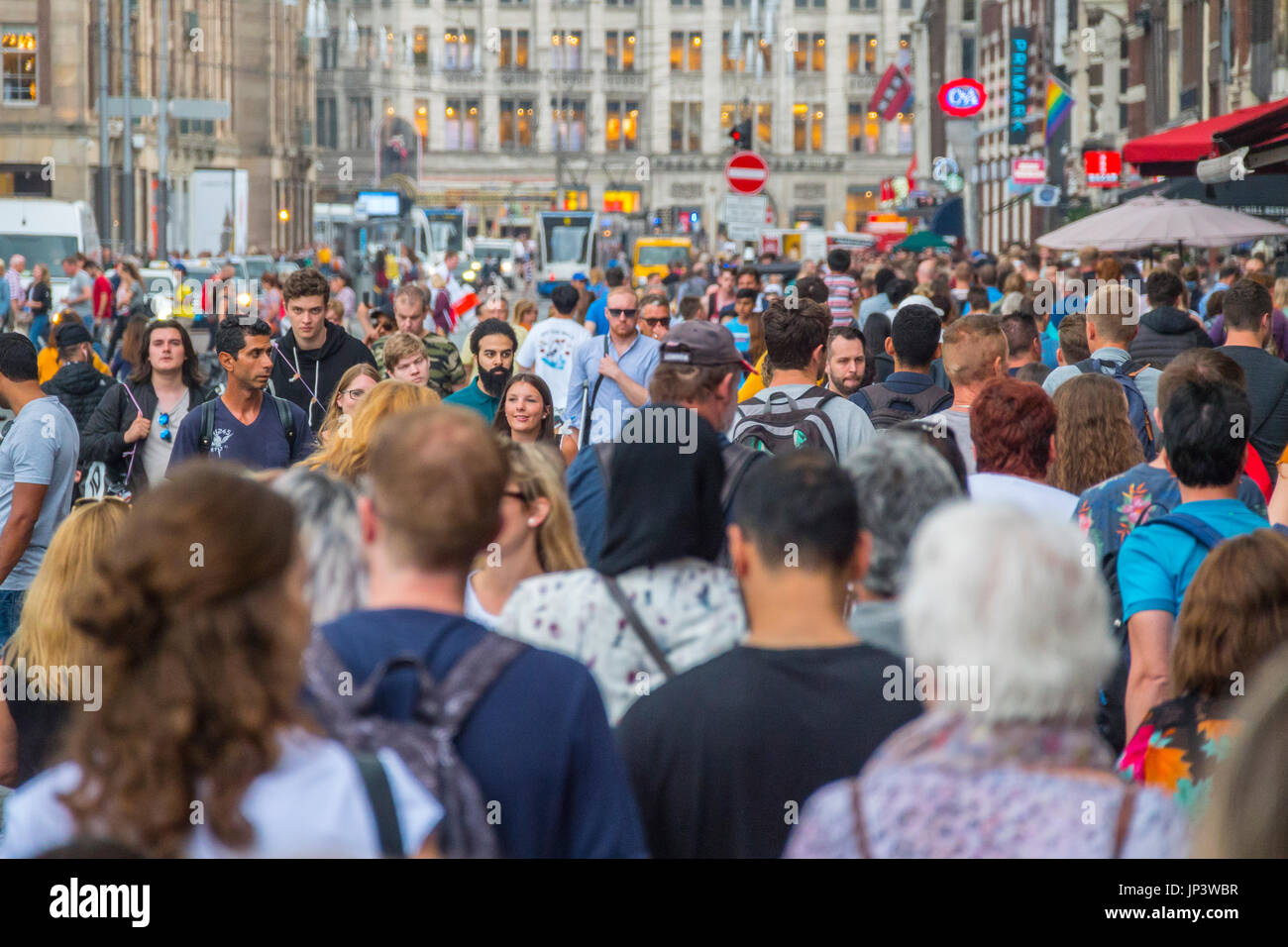 Tourists in amsterdam landmarks hi-res stock photography and images - Alamy