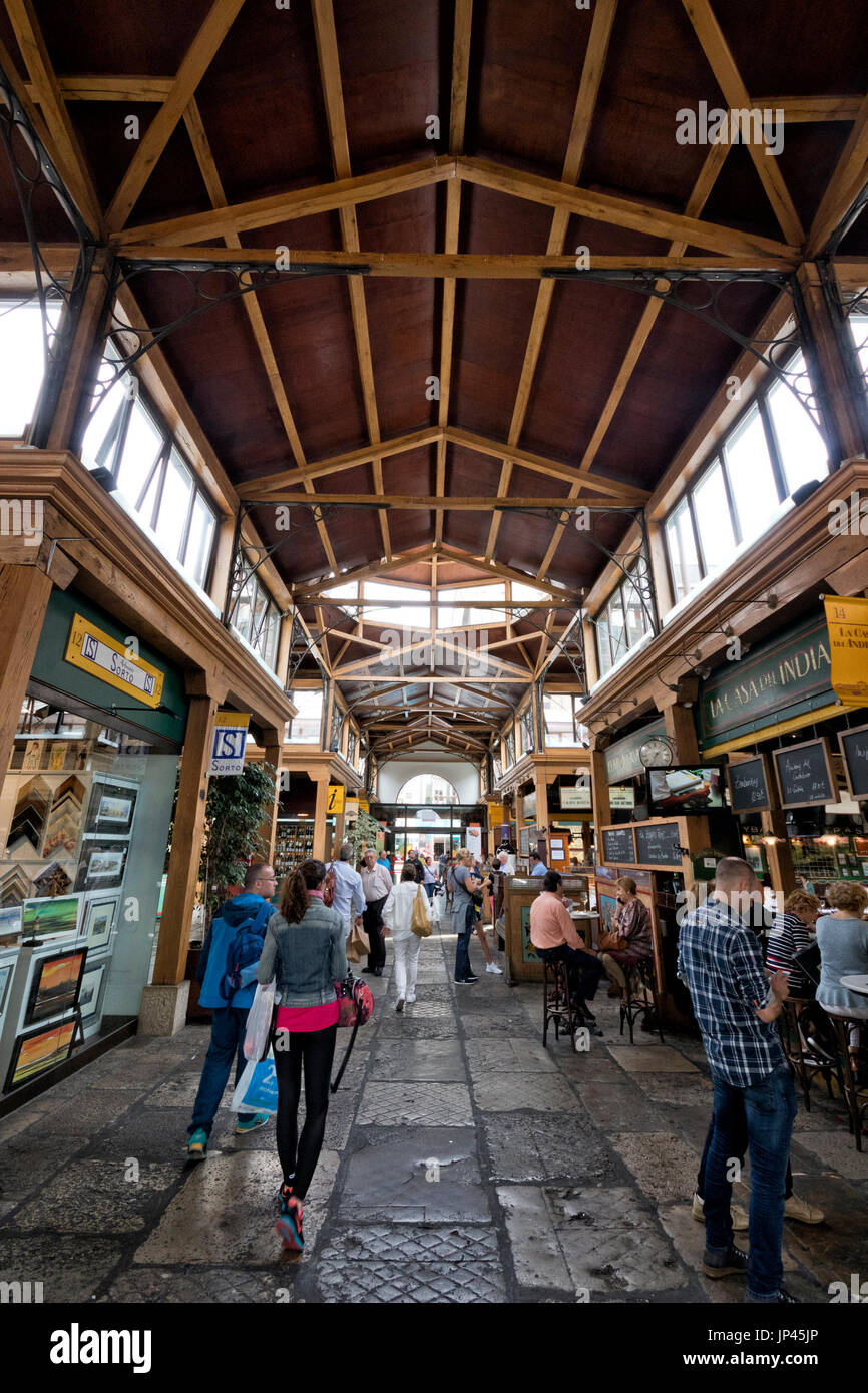 Santander people hi-res stock photography and images - Alamy