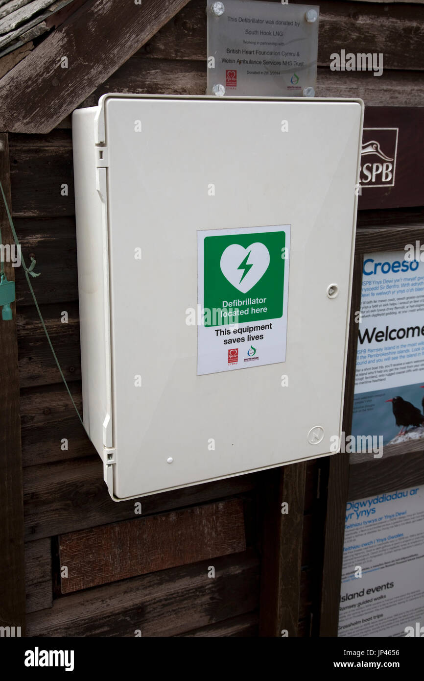 Medical emergency defibrillator hi-res stock photography and images - Alamy