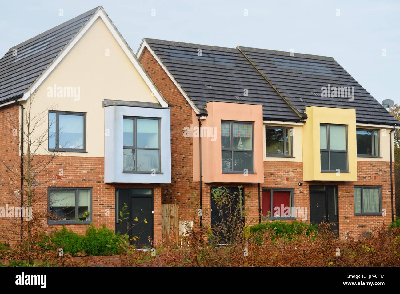 Row modern suburban houses hi-res stock photography and images - Alamy
