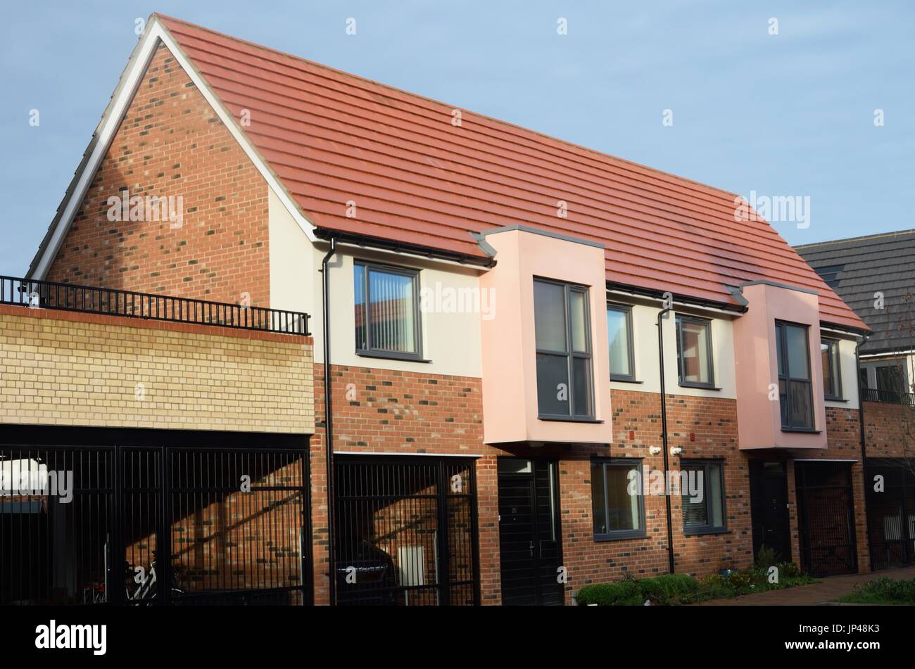 Row houses uk modern terrace hi-res stock photography and images - Alamy