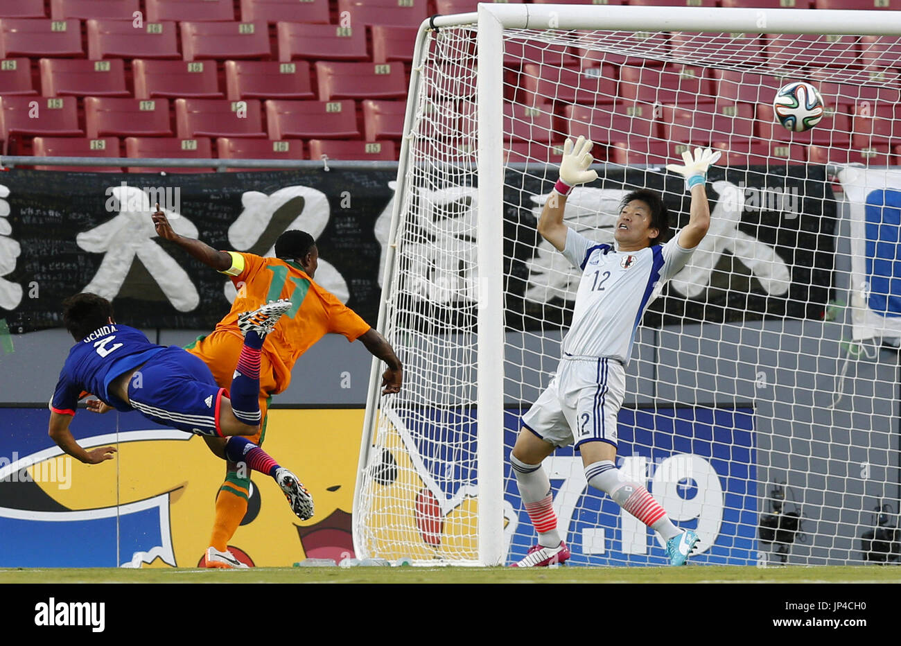 TAMPA, United States - Zambia's Christopher Katongo (2nd from L) heads ...