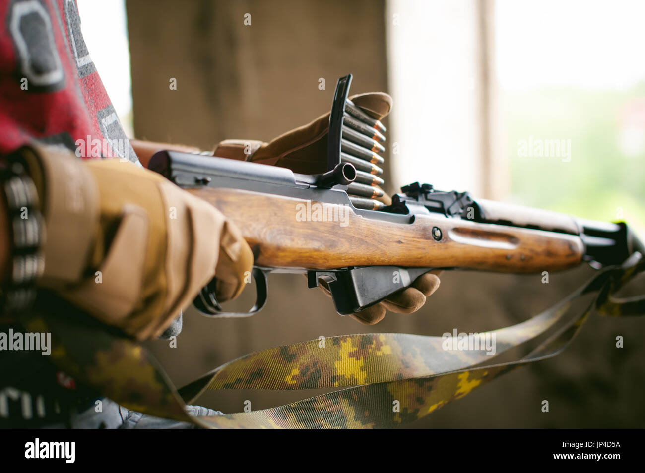 Man reloading assault rifle hi-res stock photography and images - Alamy