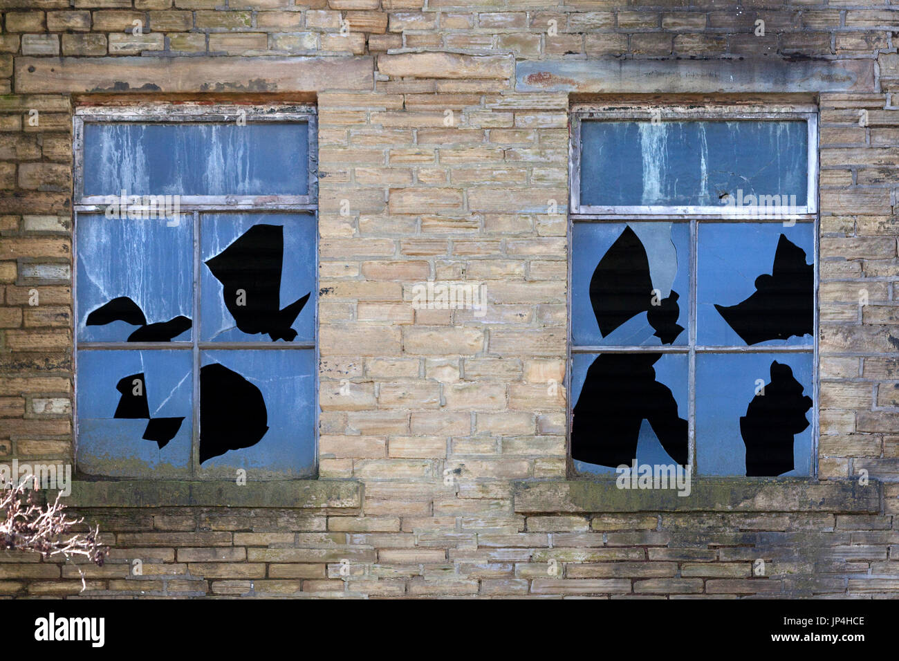 Broken windows hi-res stock photography and images - Alamy
