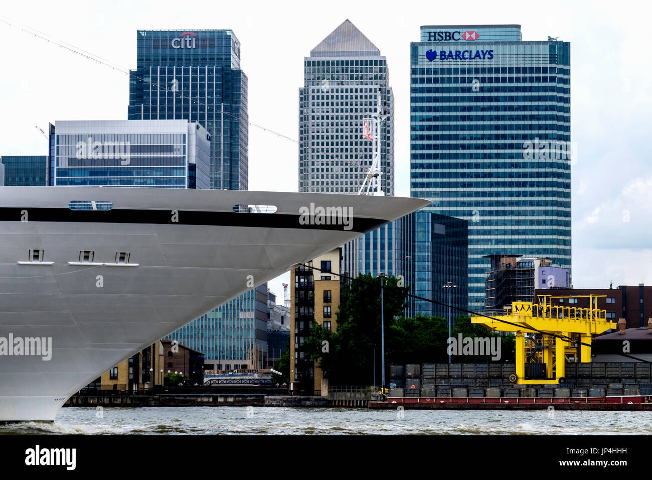 Tall ship leaving london hi-res stock photography and images - Alamy
