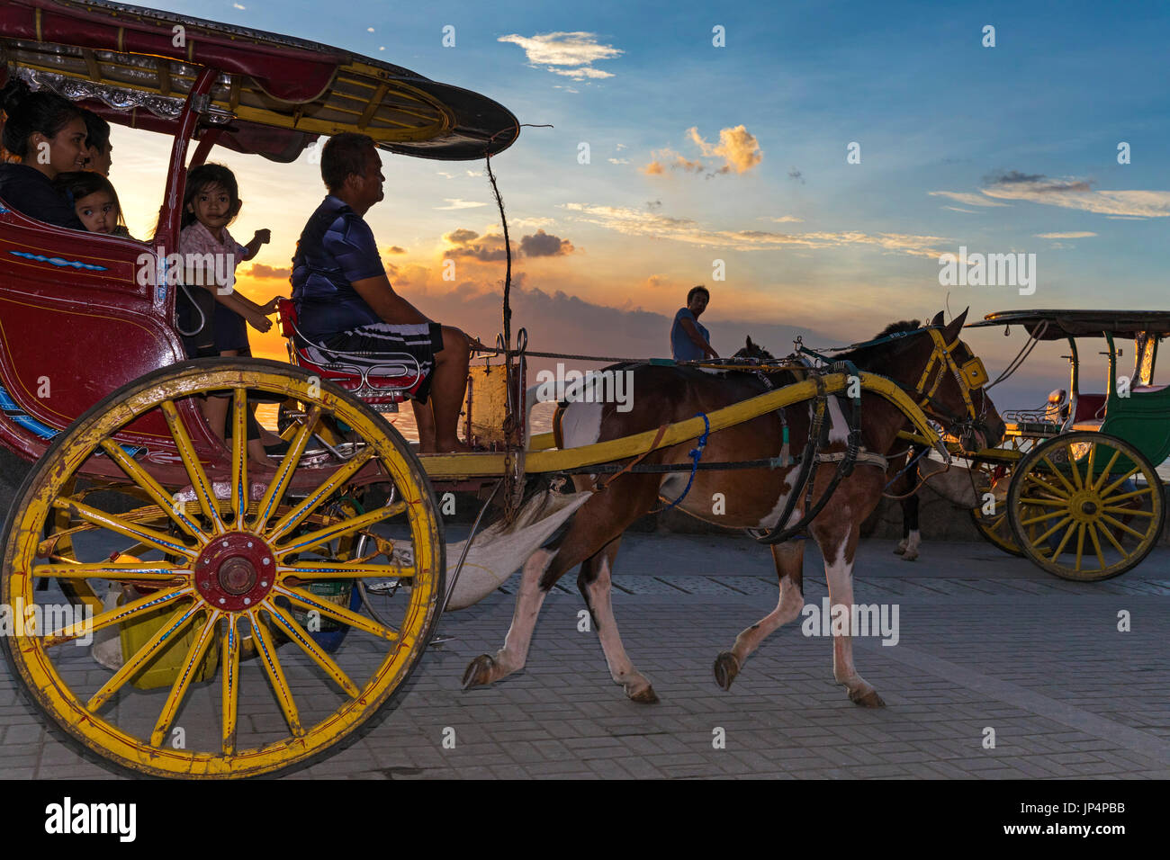 Kalesa on Roxas Boulevarde, Manila Bay, Philippines Stock Photo - Alamy