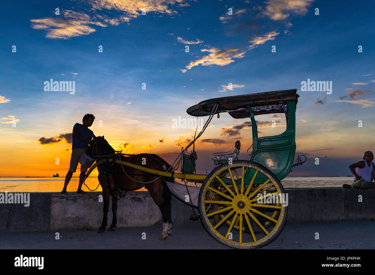 Kalesa on Roxas Boulevarde, Manila Bay, Philippines Stock Photo - Alamy