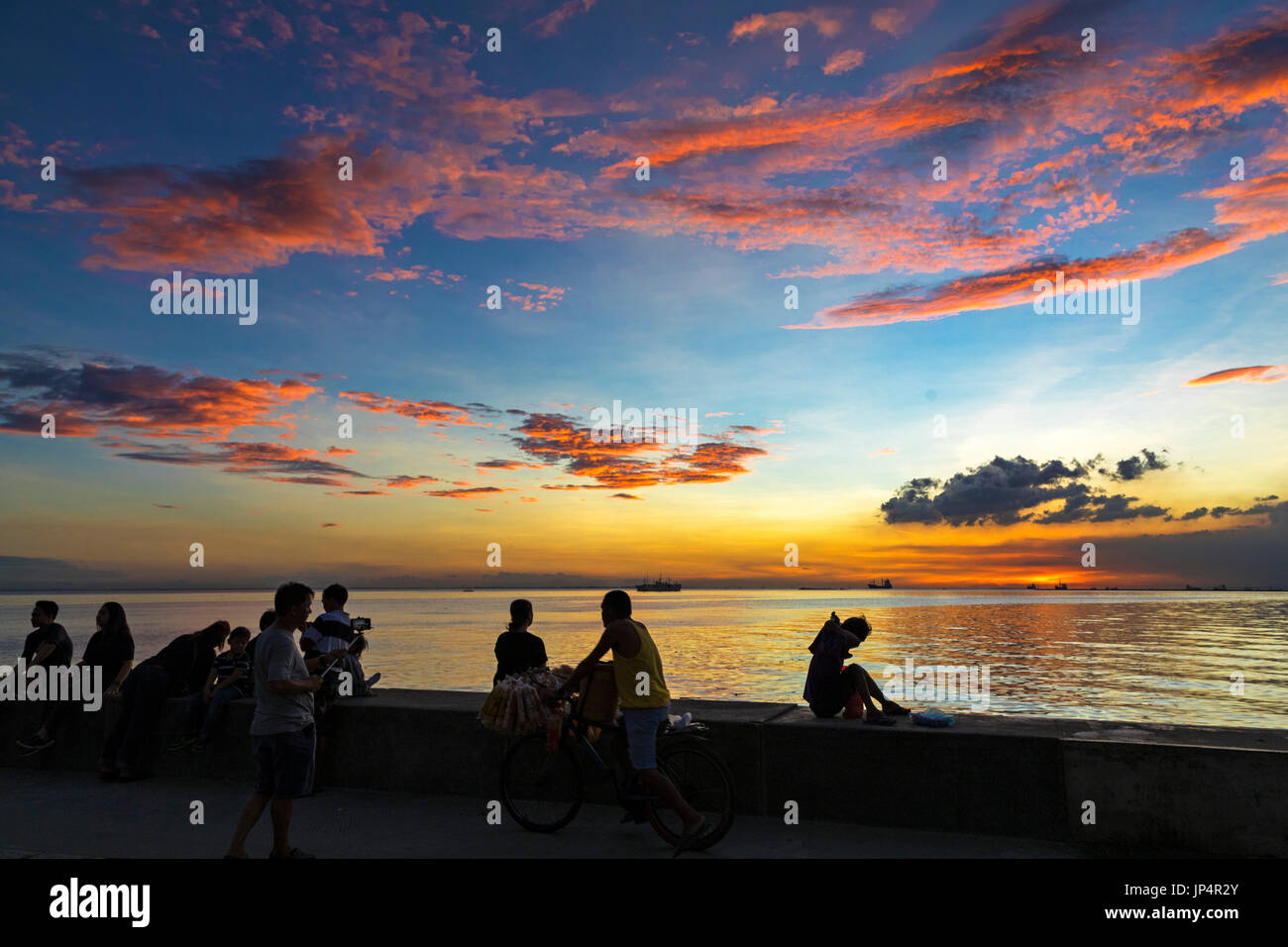 Sunset on Manila Bay, Roxas Boulevard, Philippines Stock Photo - Alamy
