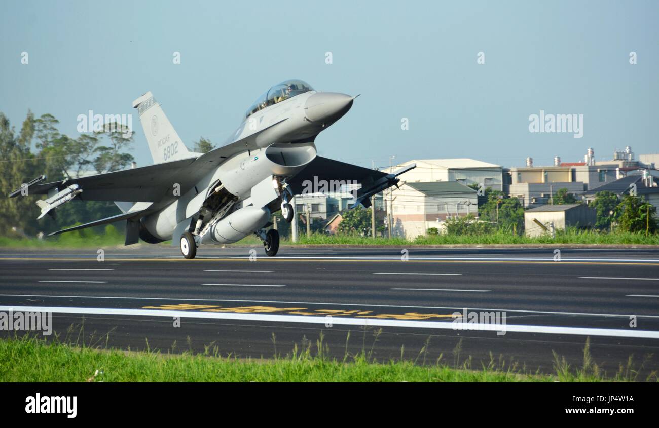 TAIPEI, Taiwan - A Taiwan Air Force fighter plane lands on an ...