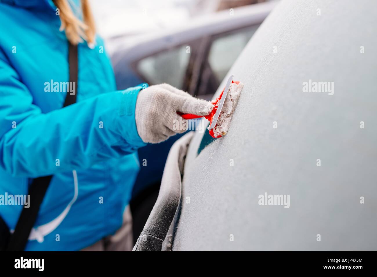 Deicing car hi-res stock photography and images - Alamy