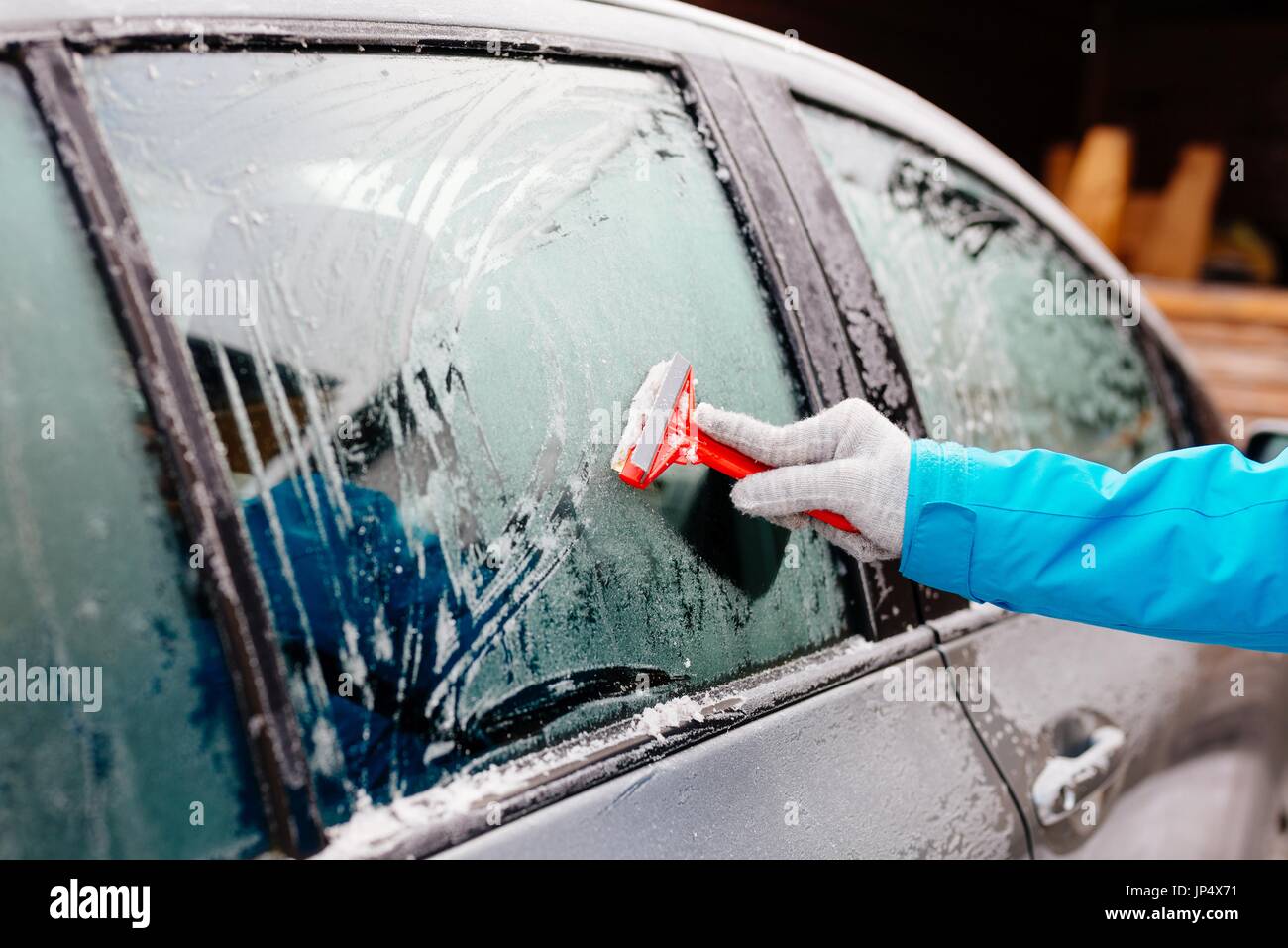 Deicing car hi-res stock photography and images - Alamy