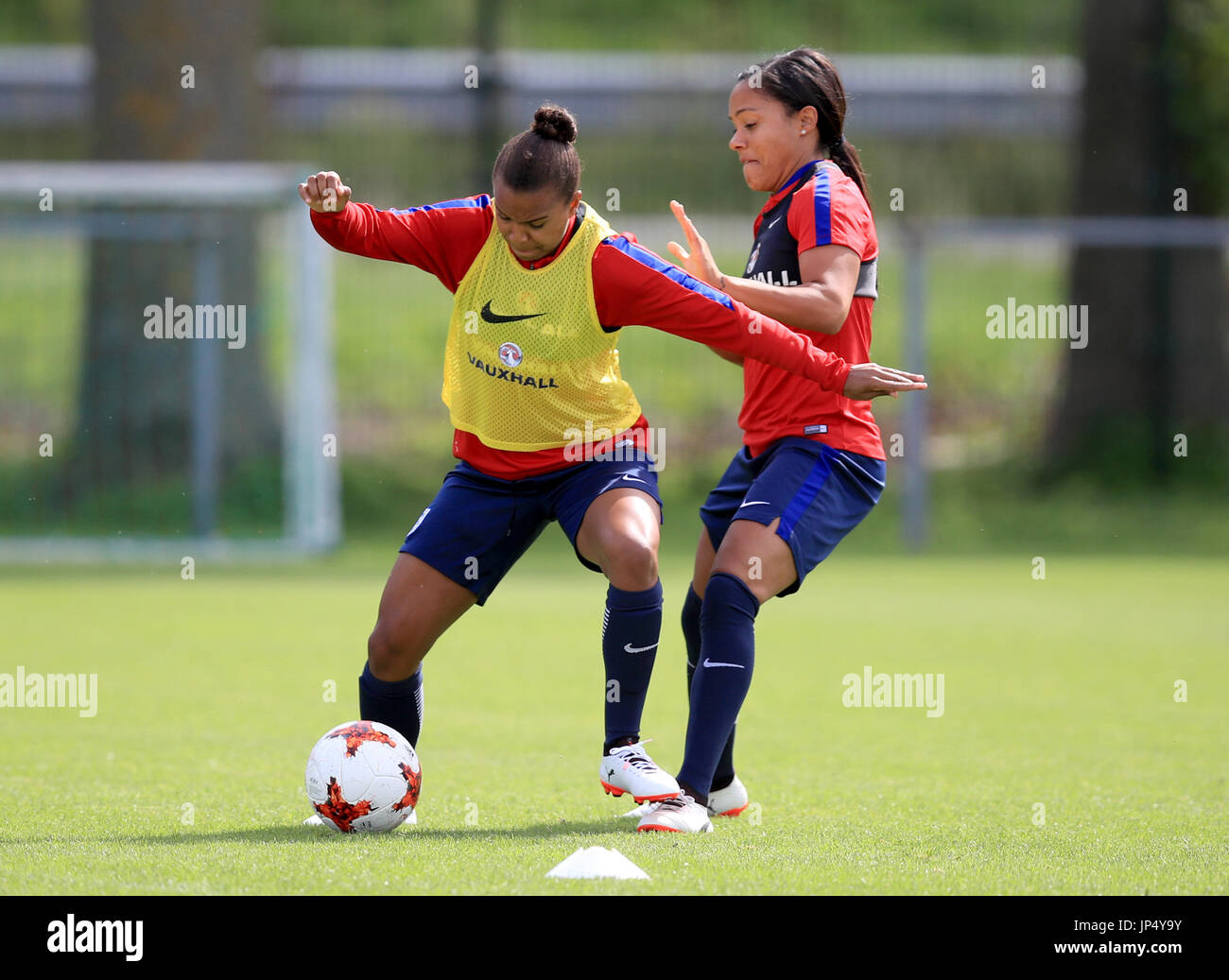England's Alex Scott (right) and Nikita Parris (left) during a training ...