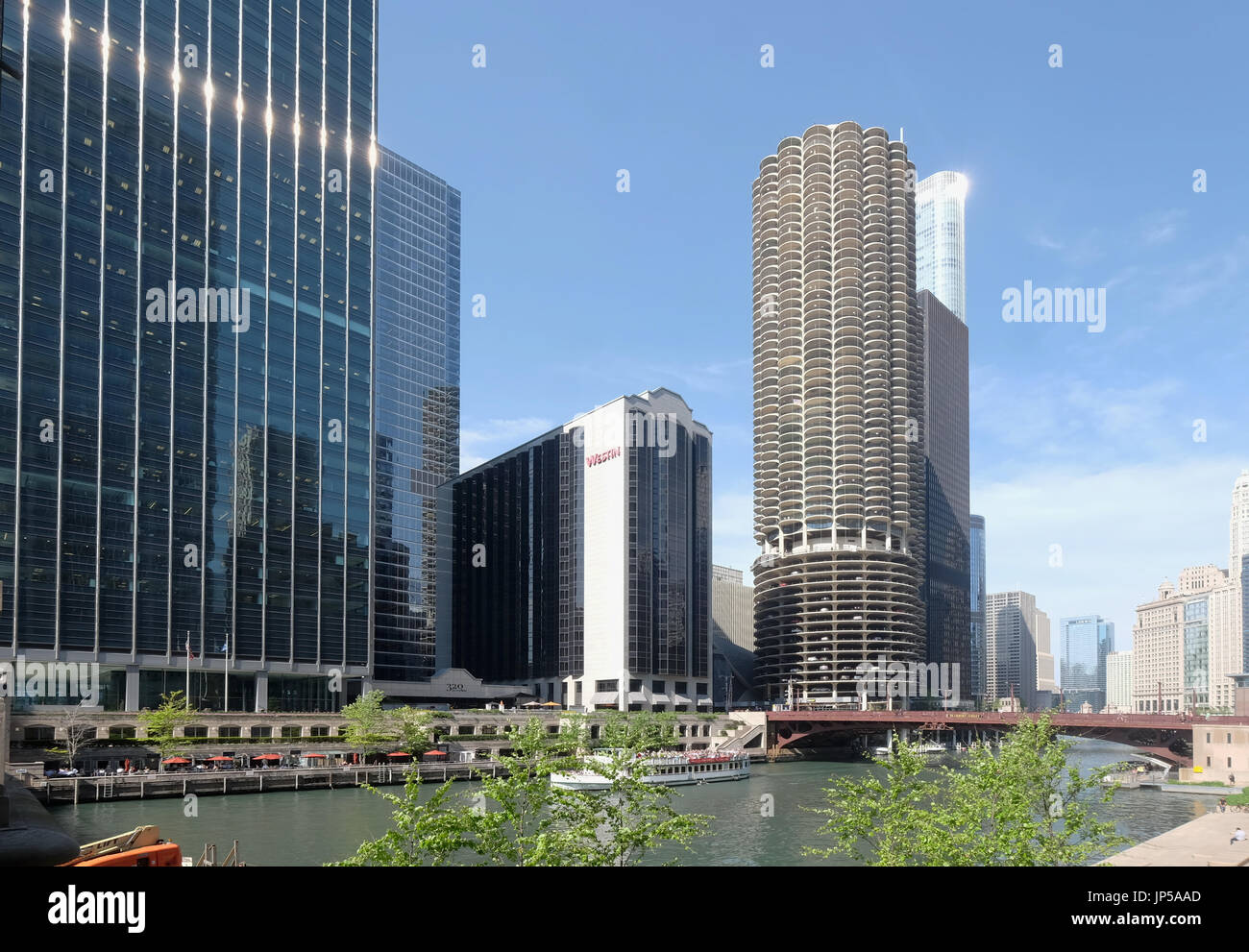 the high rise marina city on the banks of the chicago river chicago ...