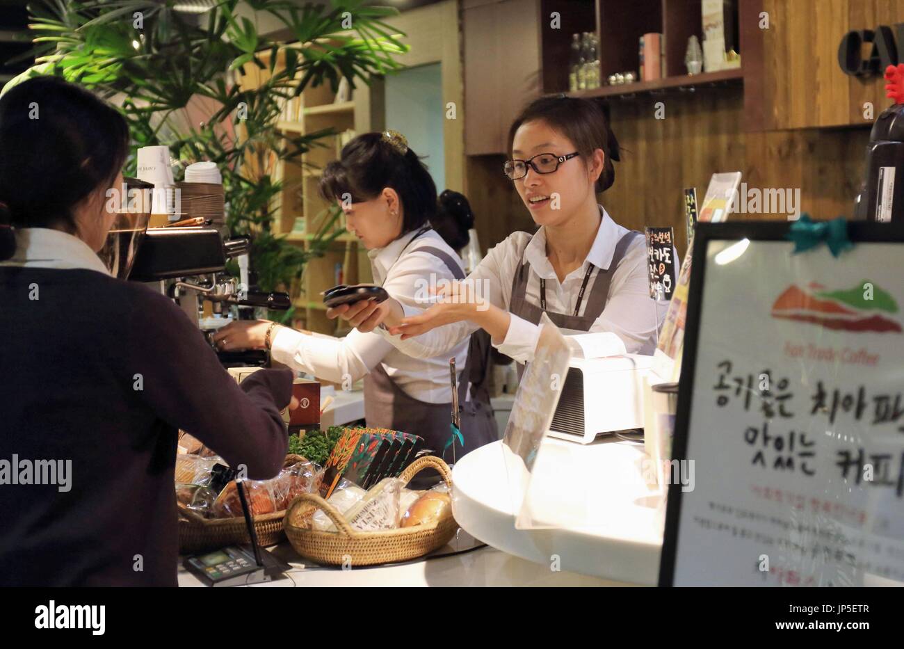 TOKYO, Japan - Hien Lee (R), a Vietnamese woman married to a South ...