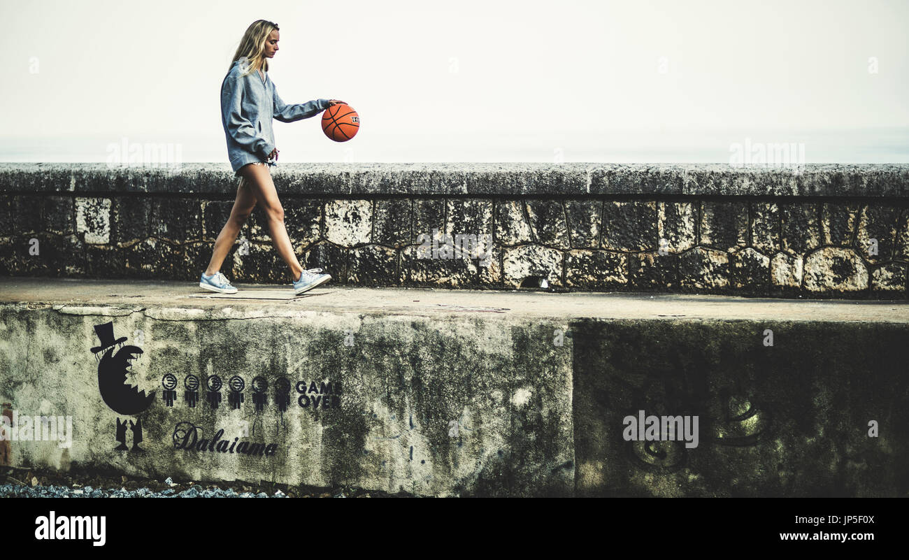 Ball bouncing wall hi-res stock photography and images - Alamy
