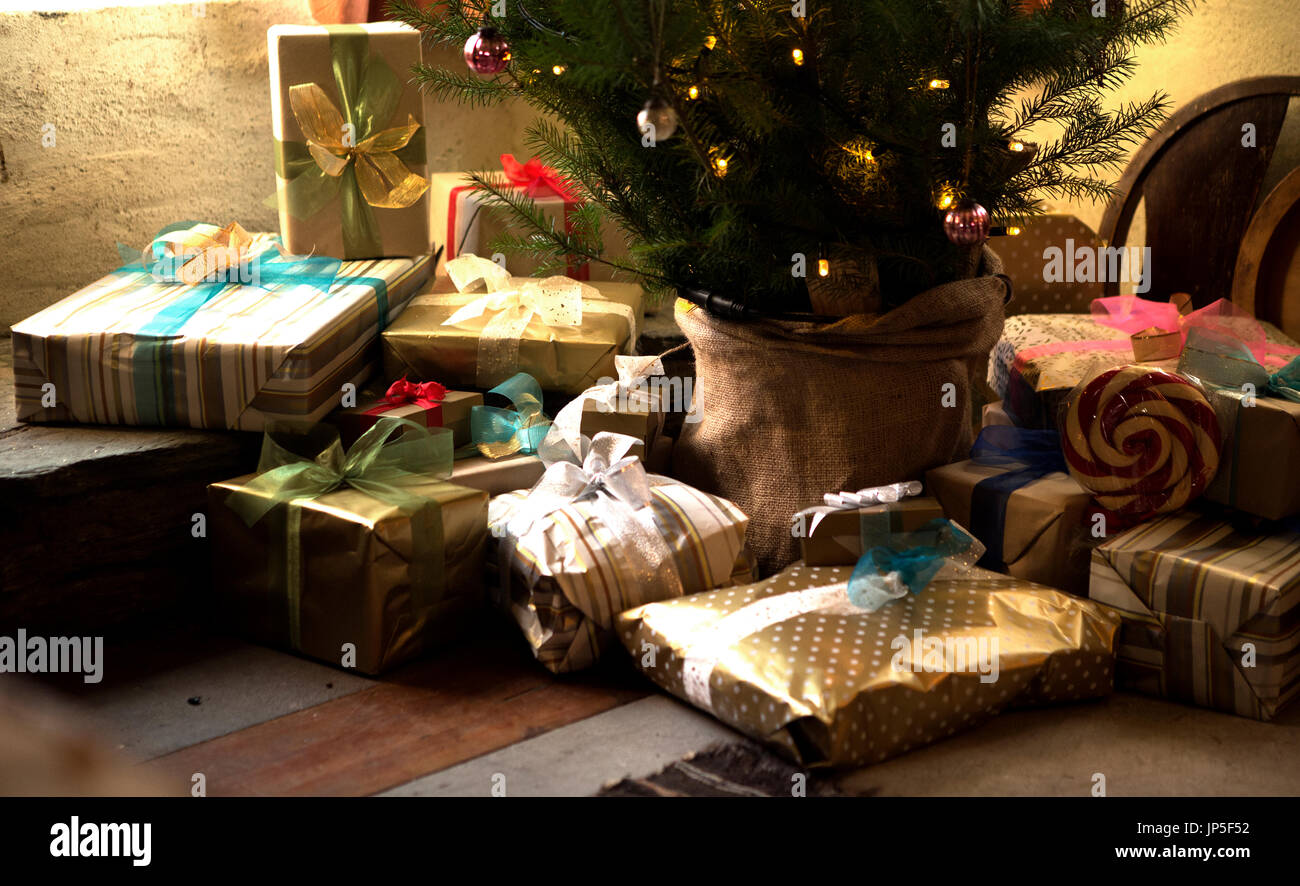 Presents under a christmas tree hi-res stock photography and images - Alamy