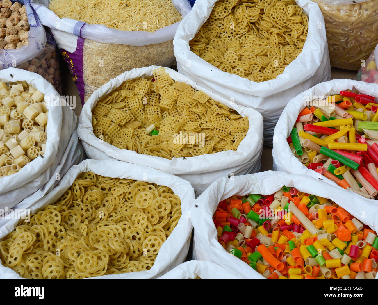 Selling dried noodles and foods at a spice market in Old Delhi, India ...