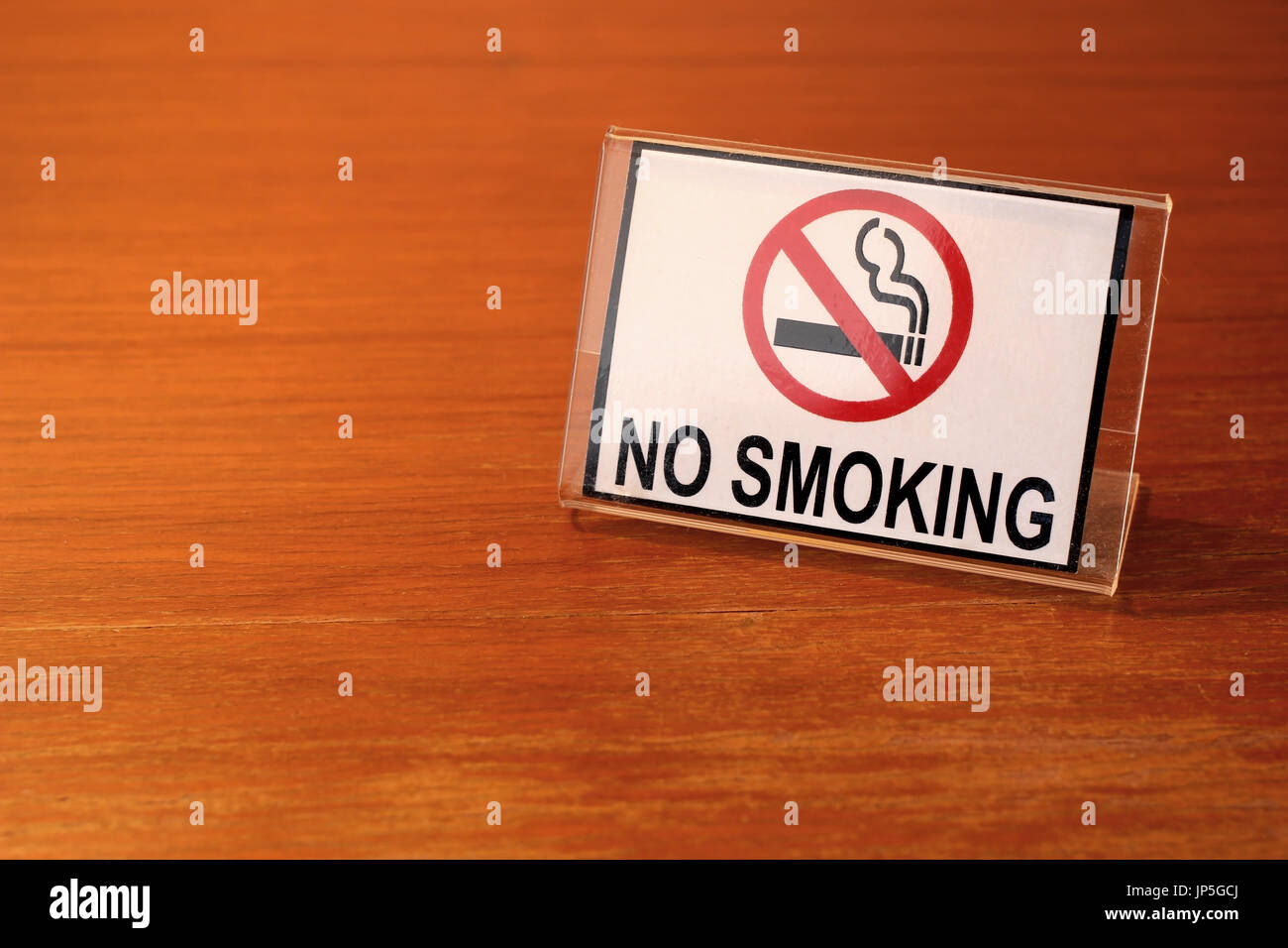 No smoking signage hi-res stock photography and images - Alamy