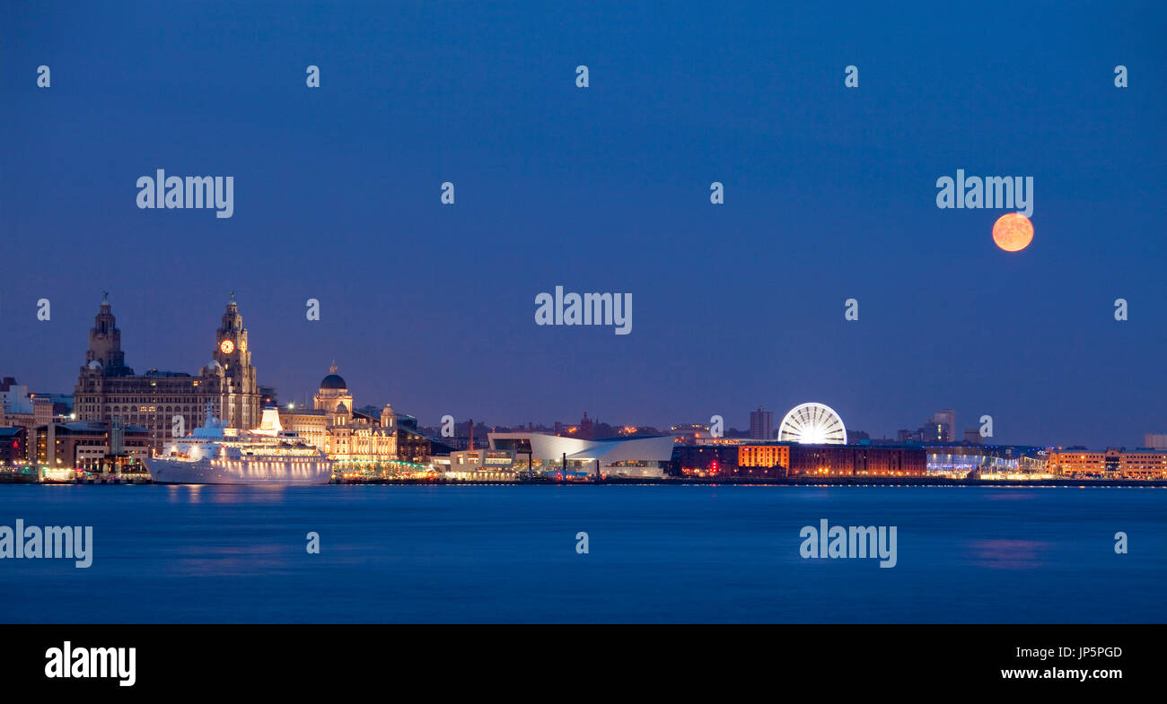 Liverpool waterfront panorama hi-res stock photography and images - Alamy