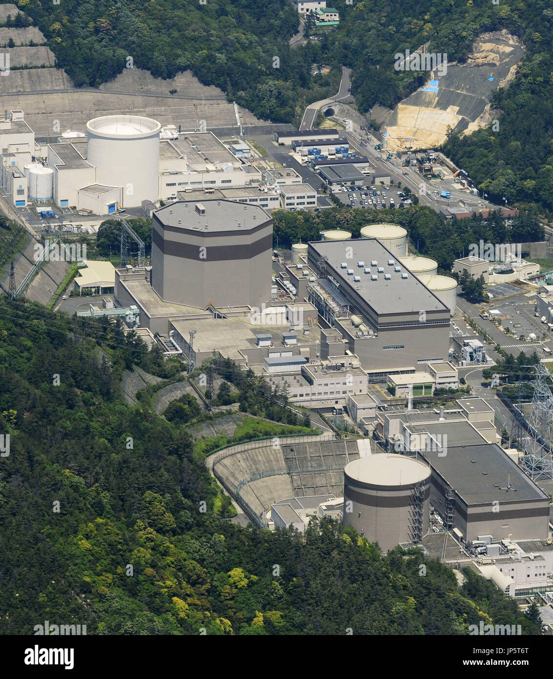 TOKYO, Japan - Two reactors at Japan Atomic Power Co.'s nuclear power ...