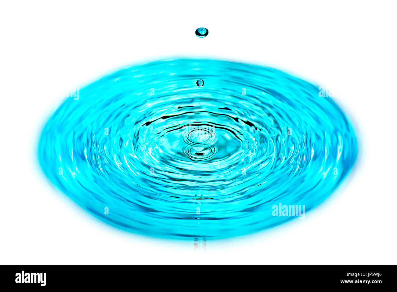 Drops water fall on Cut Out Stock Images & Pictures - Alamy