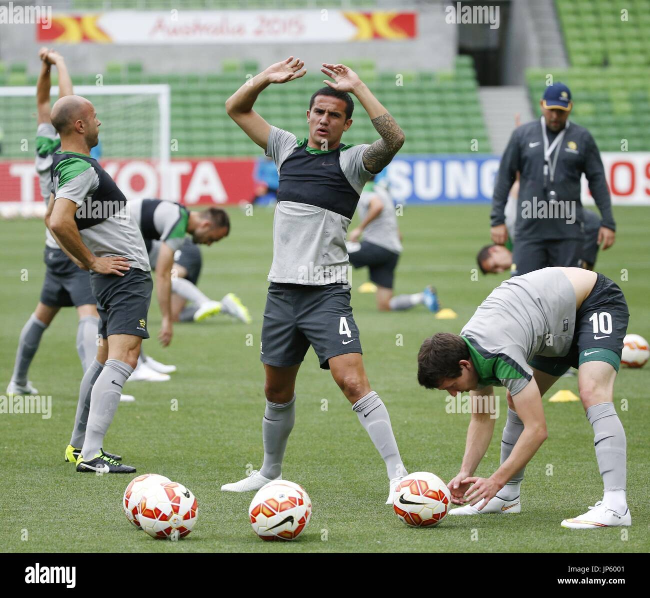 MELBOURNE, Australia - Australia's Tim Cahill (4), Robbie Kruse (10 ...