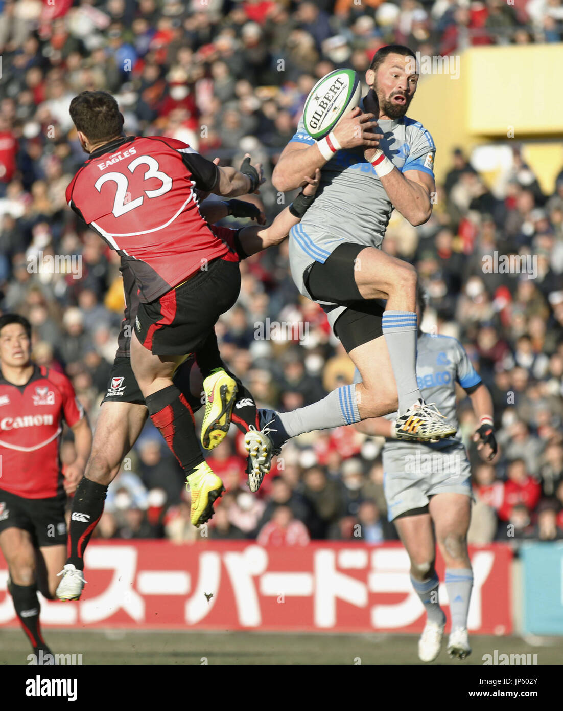 TOKYO, Japan - Kobe Kobelco Steelers' Fraser Anderson catches the ball ...