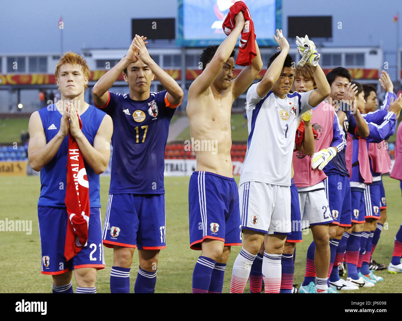 NEWCASTLE, Australia - Japanese players Gotoku Sakai, Makoto Hasebe ...