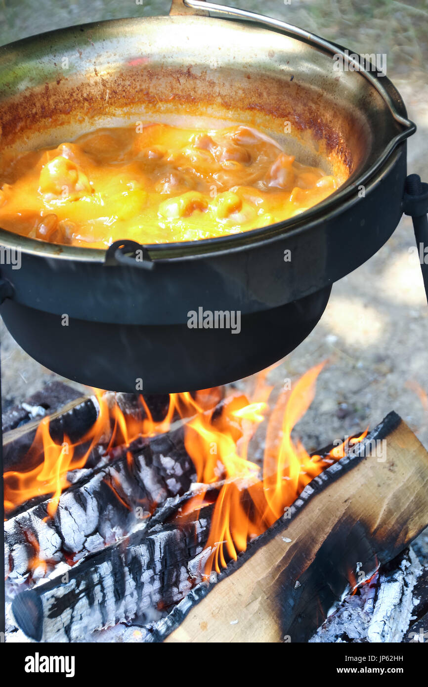 Campfire Stew Outdoor Cooking Stock Photo - Alamy