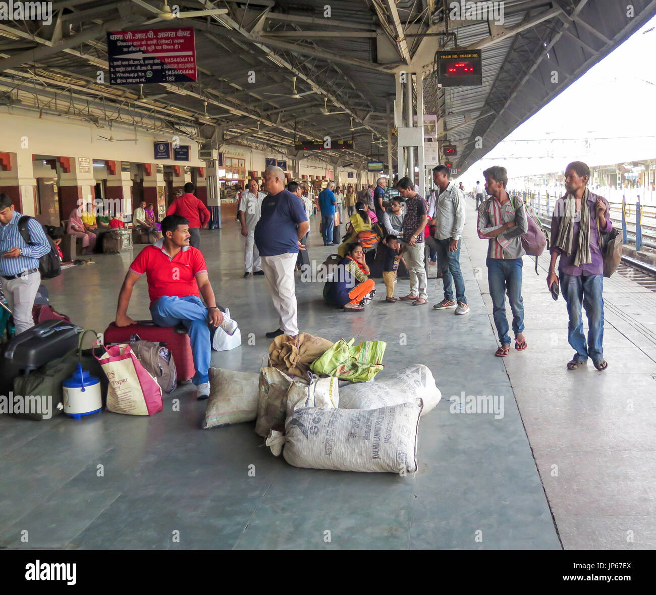 Railroad india hi-res stock photography and images - Alamy