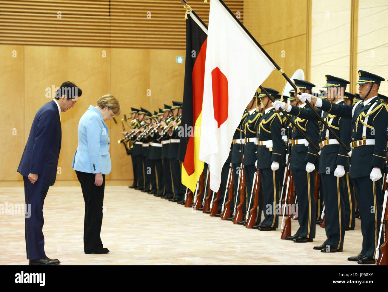 Japanese Prime Minister Shinzo Abe (L) and German Chancellor Angela ...