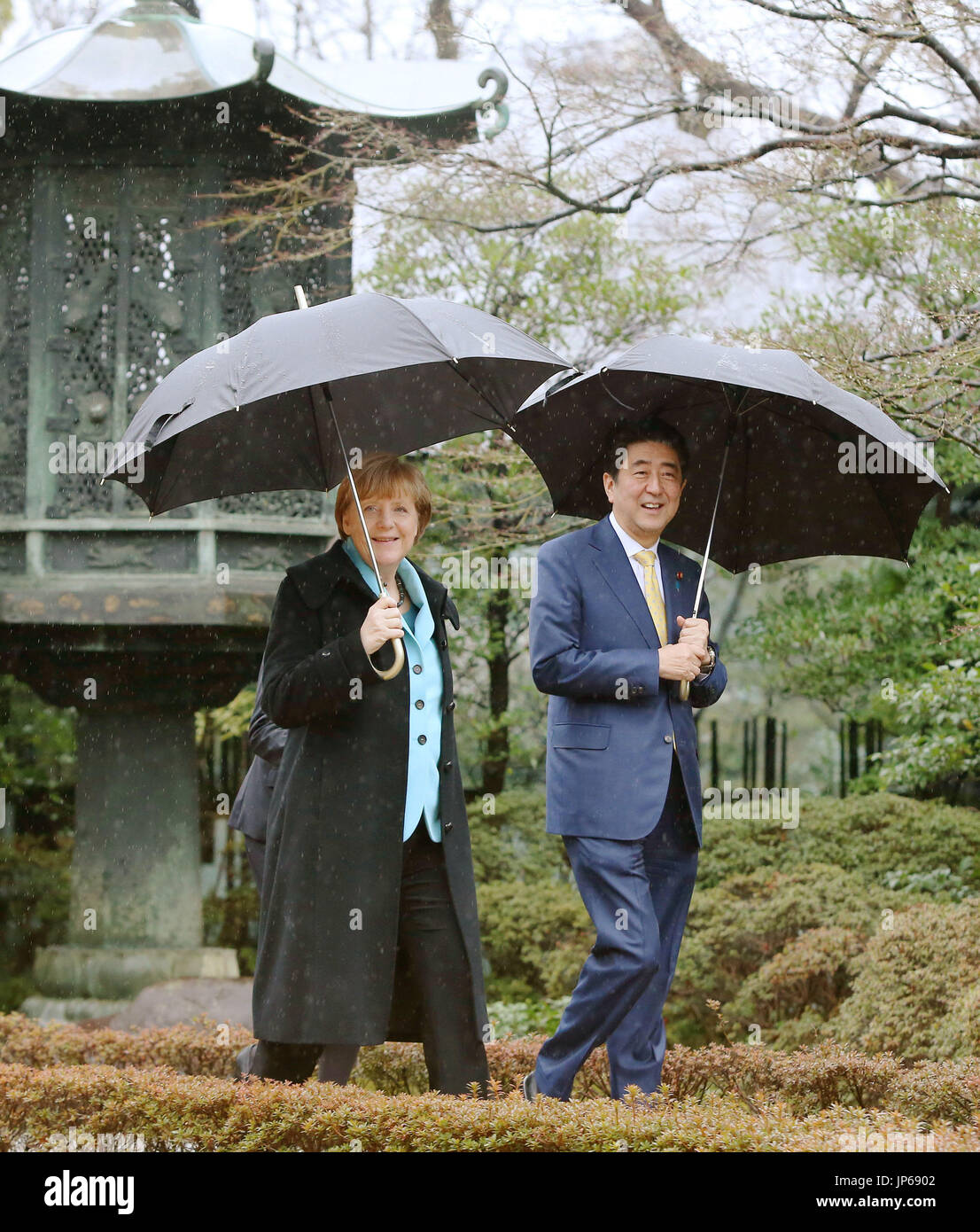 Japanese Prime Minister Shinzo Abe (R) and German Chancellor Angela ...