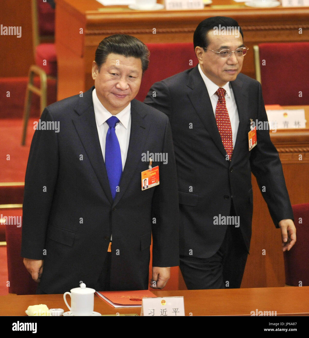 Chinese President Xi Jinping (L) and Premier Li Keqiang arrive for a ...