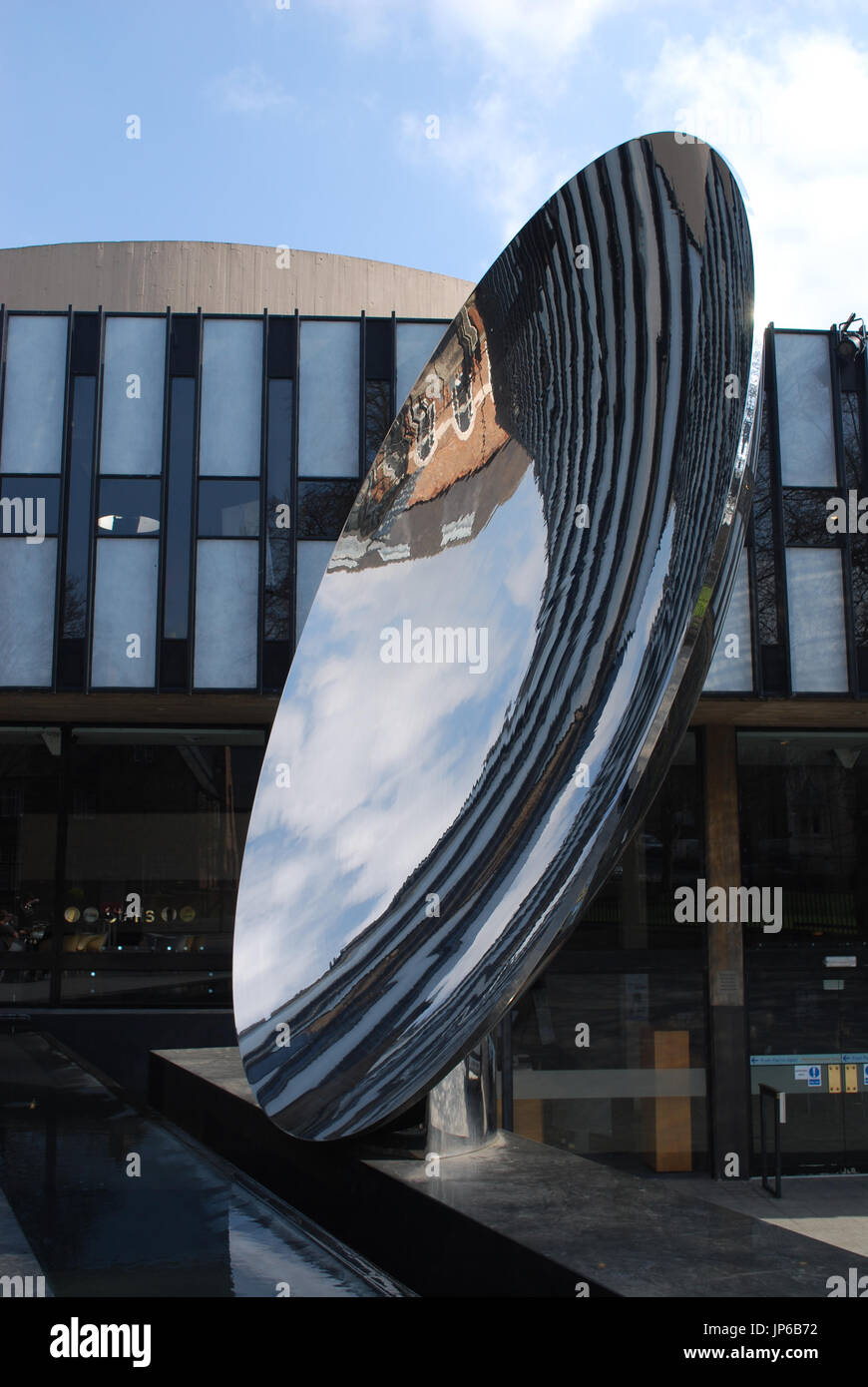 Anish Kapoor's Sky Mirror sculpture outside the Nottingham Playhouse ...