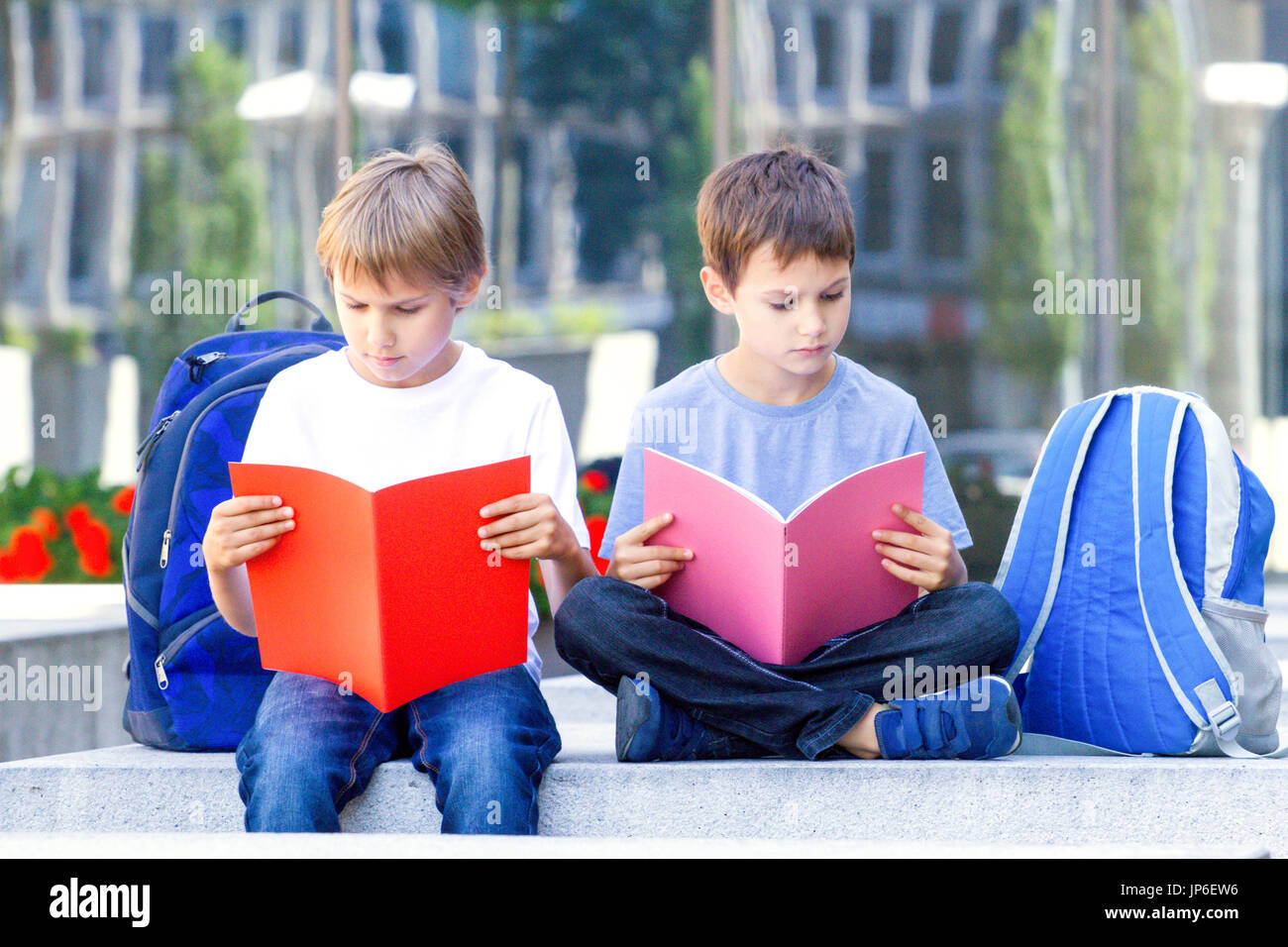 Smart children doing activity hi-res stock photography and images - Alamy