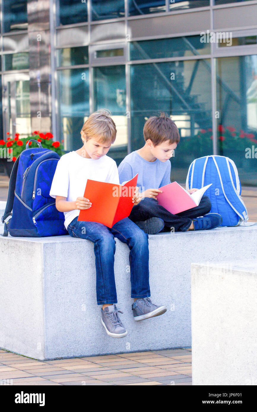 Smart children doing activity hi-res stock photography and images - Alamy