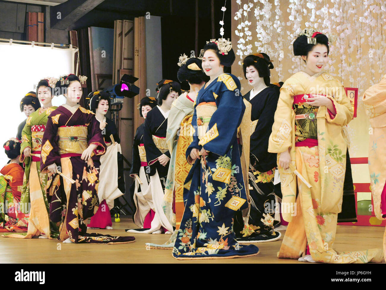 Geiko, traditional Japanese female entertainers, and Maiko, apprentice ...