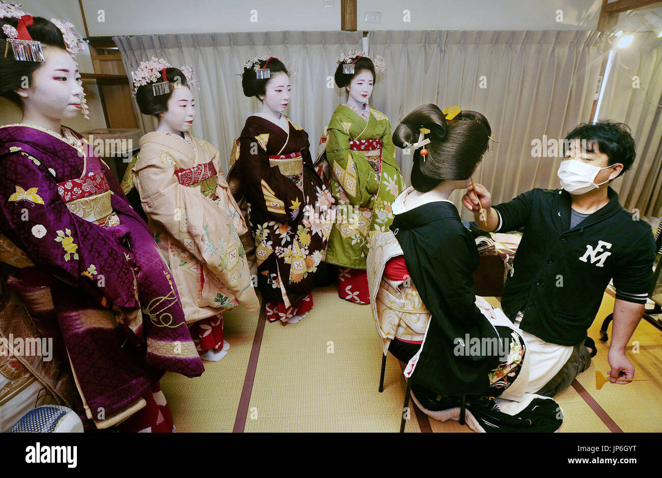 Geiko, traditional Japanese female entertainers, and Maiko, apprentice ...